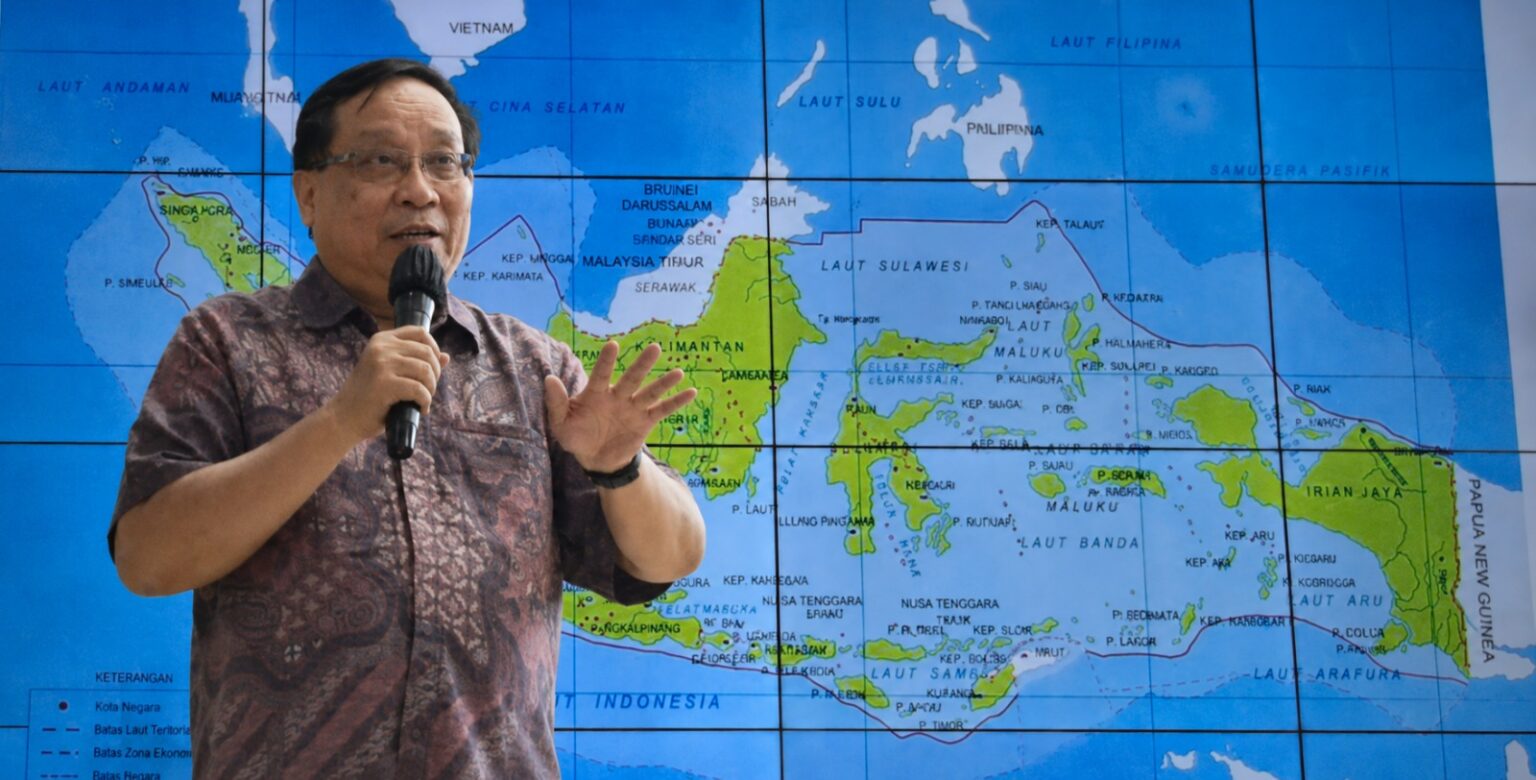 Benua Maritim Indonesia: Memahami NKRI sebagai Kesatuan Tanah, Air, dan ...